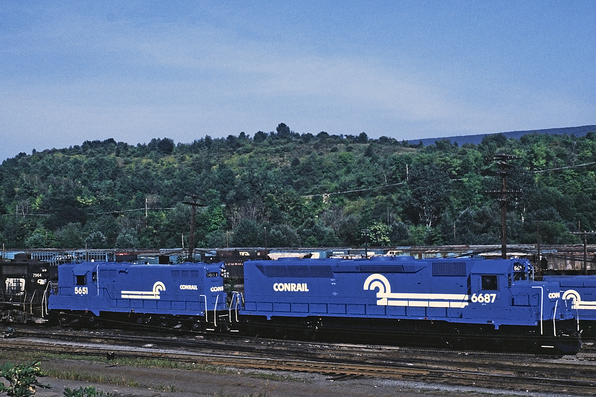 CR 5651 and CR 6687 at Altoona in August 1978 | Conrail Photo Archive